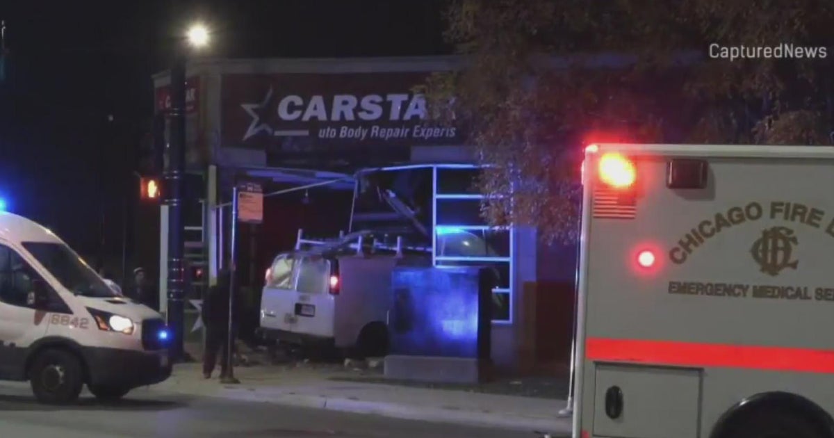 Van attempts to avoid car, crashes into body shop in Humboldt Park ...