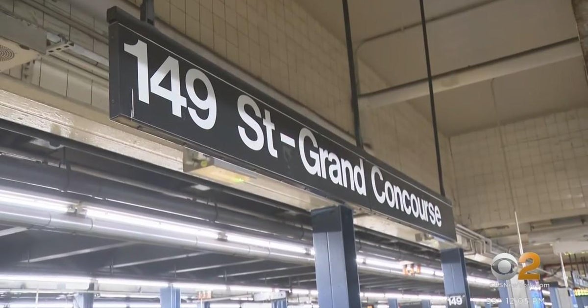 Subway rider punched, falls on tracks in "knockout" attack - CBS New York