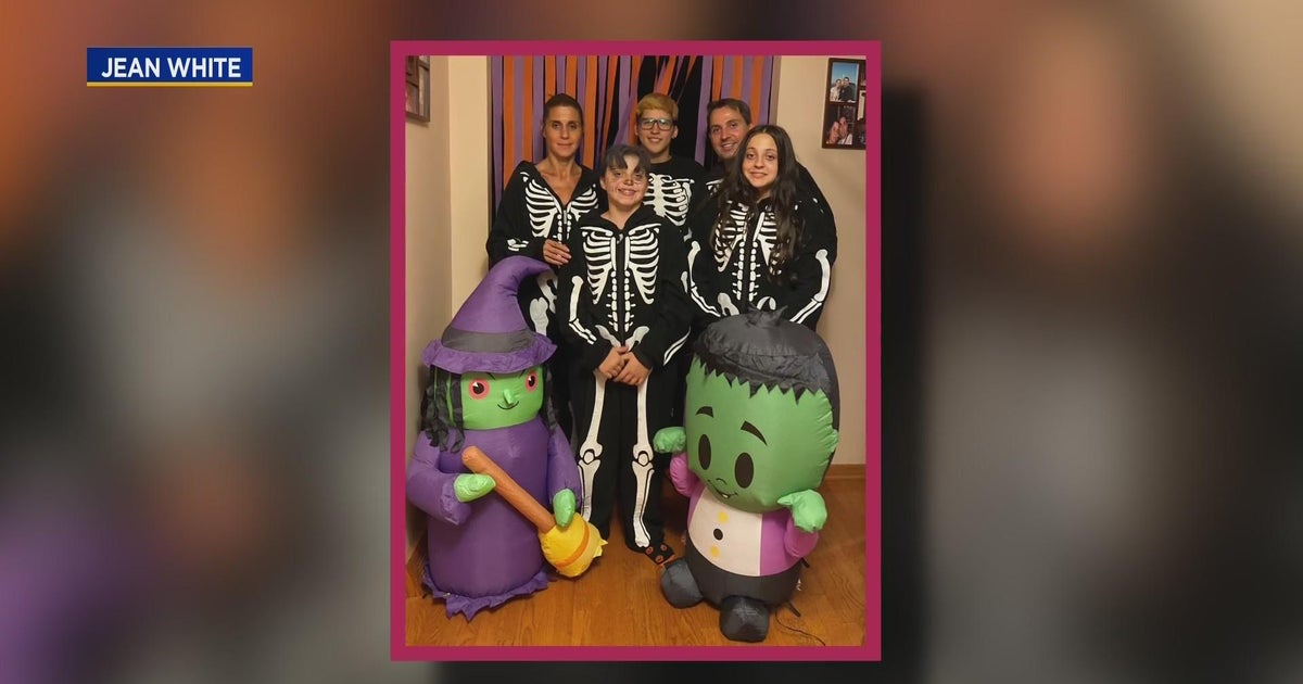 Getting ready for Halloween - CBS Chicago