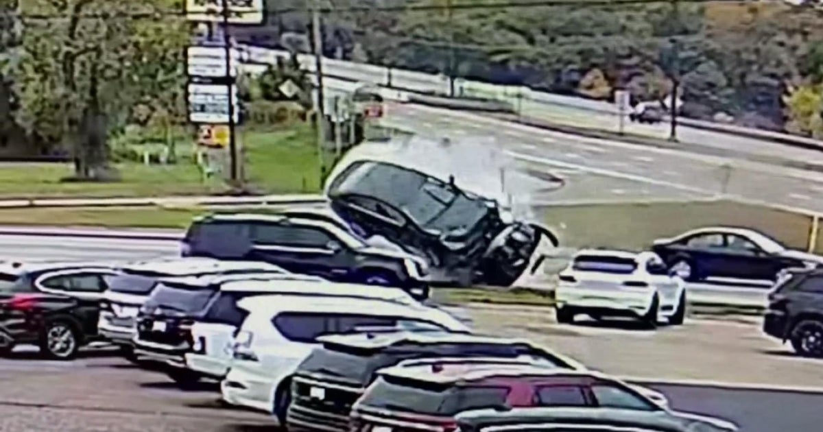 Dramatic drunken driving crash in Wisconsin caught on camera - CBS Minnesota