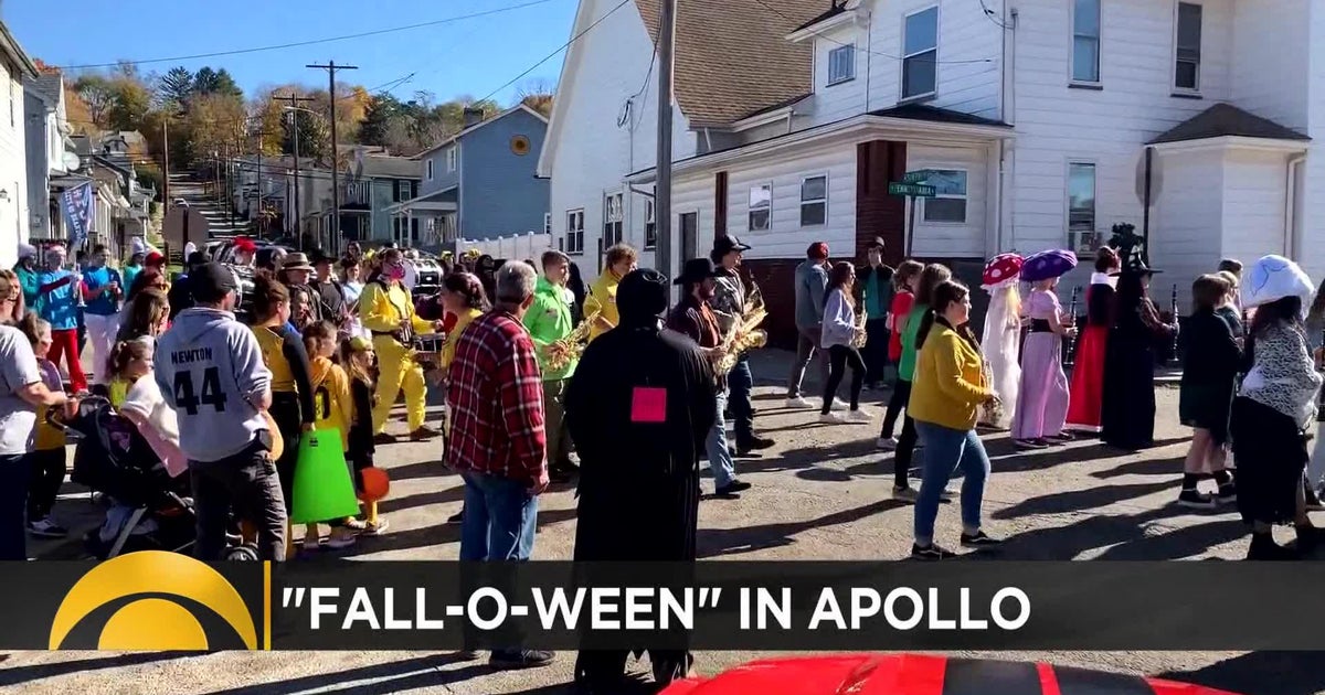Apollo Holds Halloween Parade - CBS Pittsburgh