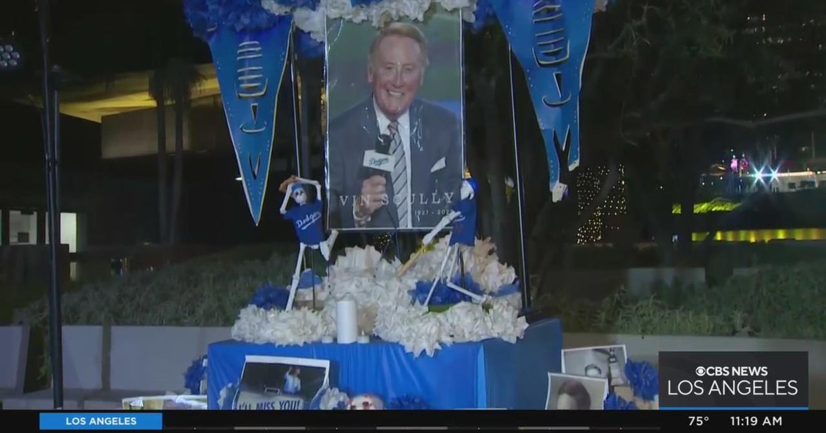 Vin Scully ofrenda on display at Grand Park for Día de Los Muertos ...