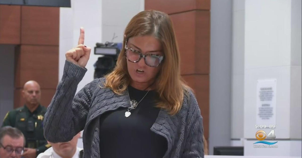 Victims' families confront Parkland gunman Nikolas Cruz at sentencing hearing - CBS Miami