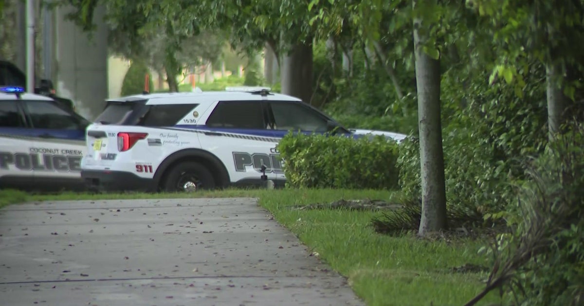 Man in custody after police stand off in Coconut Creek - CBS Miami