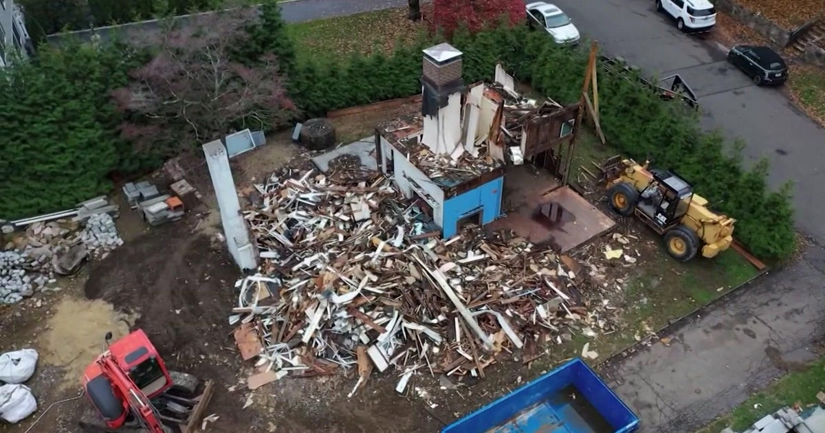 Home built in 1677 demolished in Norwalk, angering neighbors - CBS New York