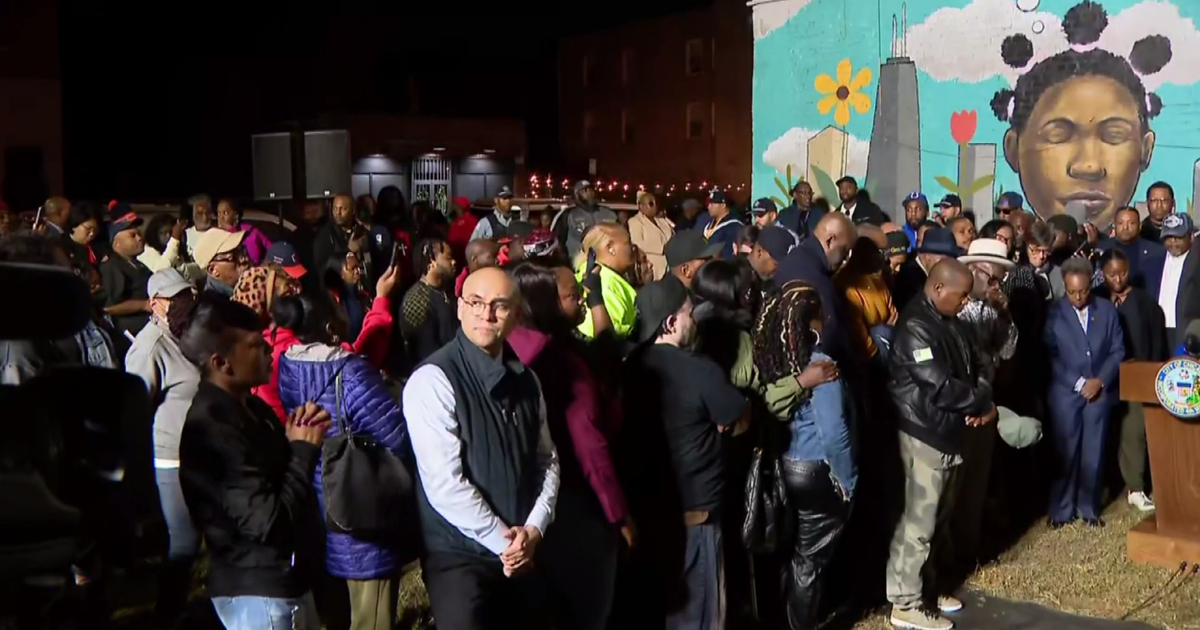Residents feeling helpless after West Side shooting that wounded 14 ...