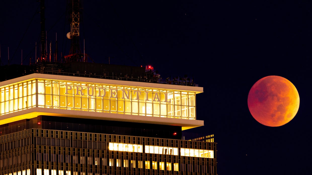 Total lunar eclipse creates amazing sight over Massachusetts early ...