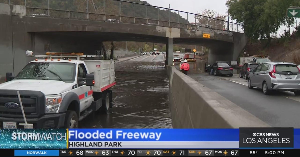 Heavy rain causes flooding on several Southland freeways - CBS Los Angeles