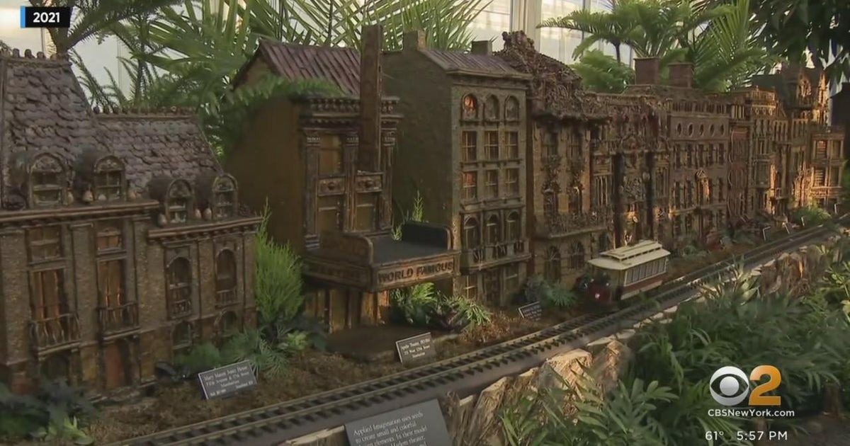 Holiday Train Show set to return to New York City on Nov. 19 - CBS New York