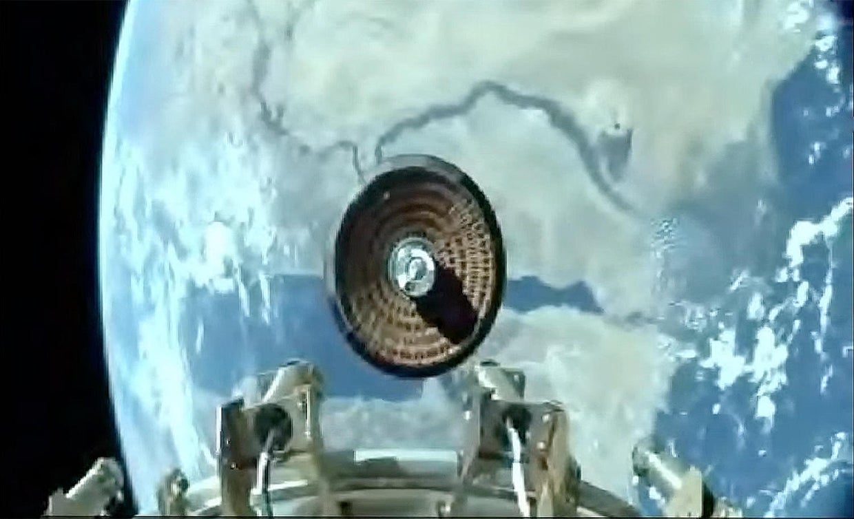 Atlas 5 rocket launches NOAA weather satellite, tests inflatable heat ...