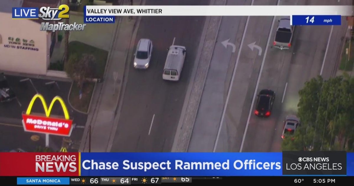Pursuit suspect leads officers on opposite side of the road - CBS Los Angeles