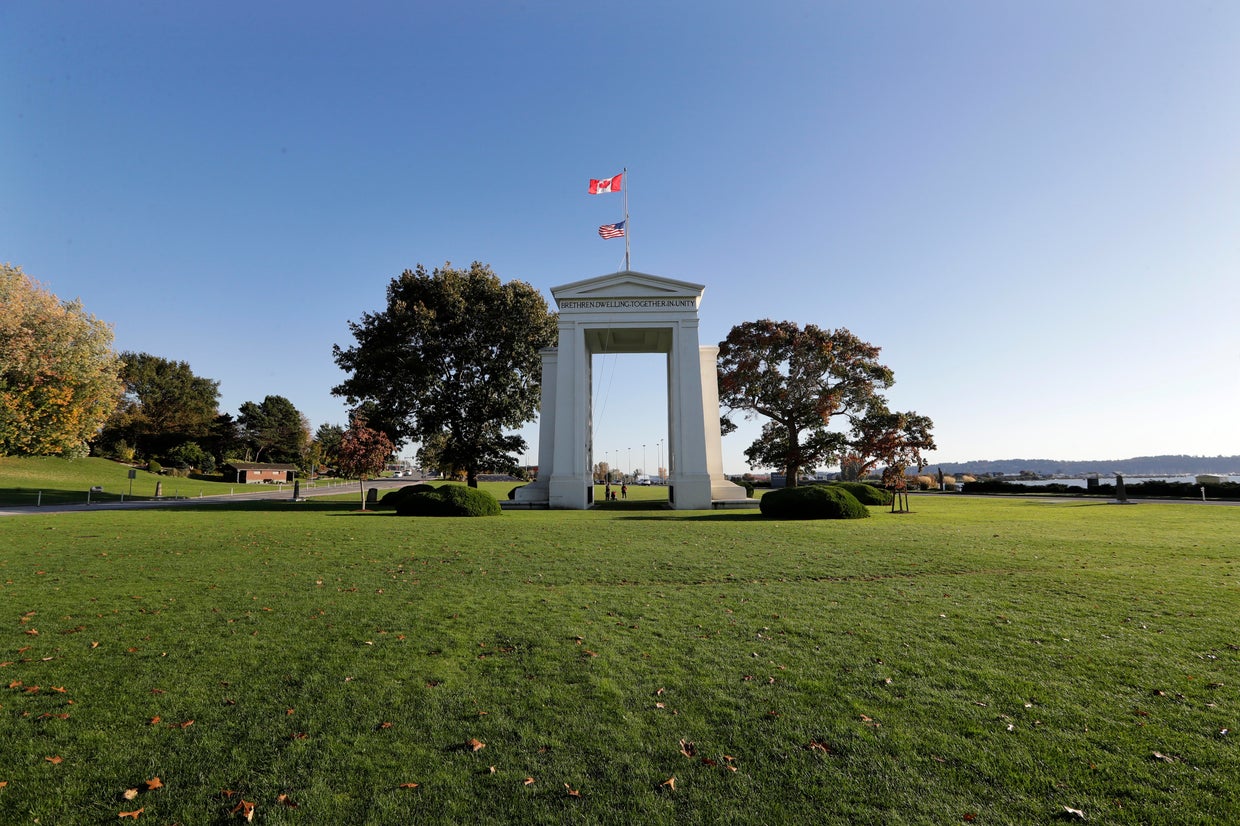 Strange border photos from around the world