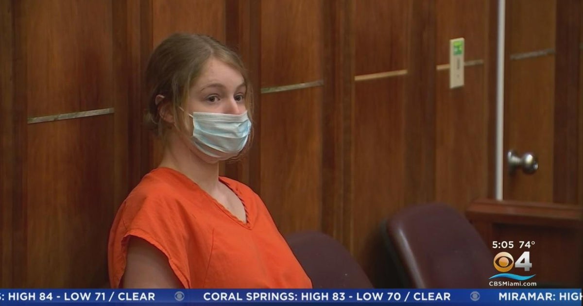 OnlyFans model Courtney Clenny. accused of killing boyfriend, due in ...