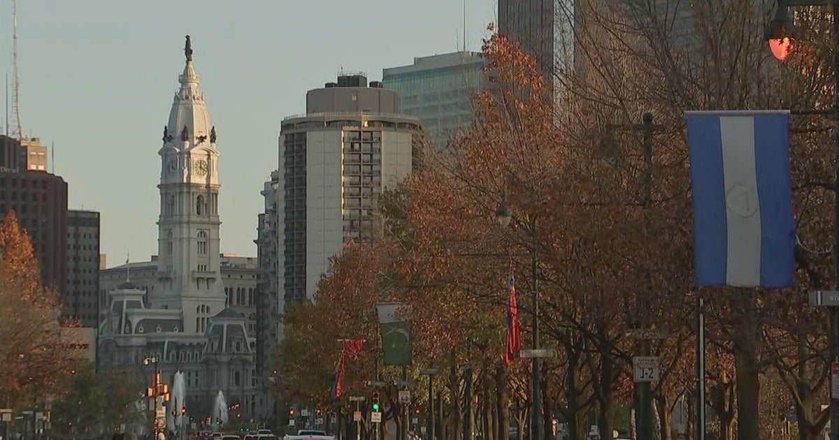 Bus carrying migrants heading to Philadelphia: Texas Gov. Abbott - CBS ...