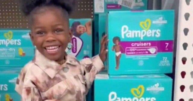 Little girl spots her photo on box of diapers in store - CBS News