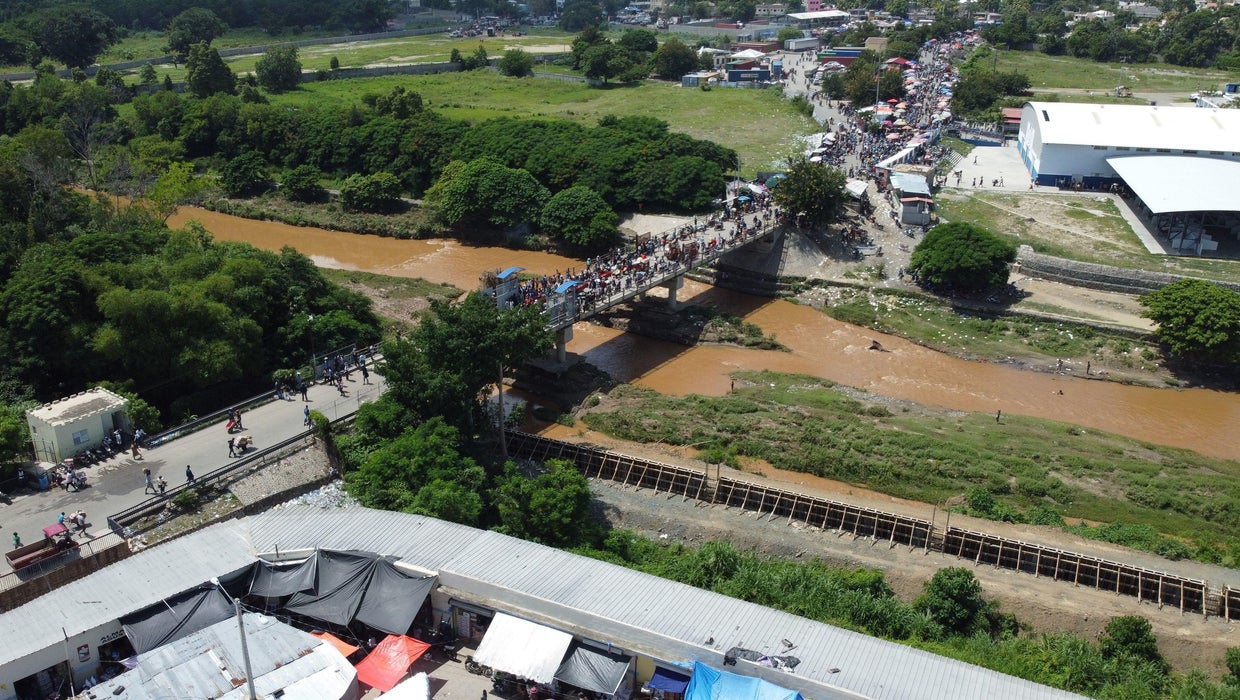 Strange border photos from around the world