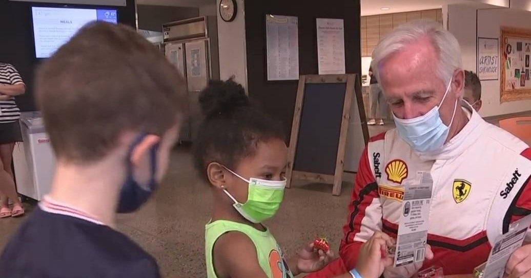 This Ronald McDonald House volunteer has a heart for helping - CBS ...