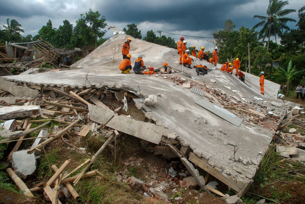 Indonesia earthquake death toll soars over 260 - CBS News