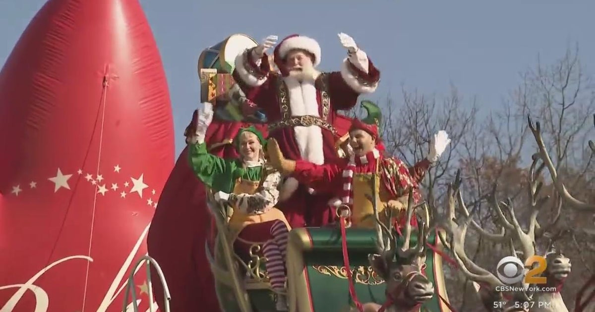 Thousands pack Manhattan for Macy's Thanksgiving Day Parade - CBS New York