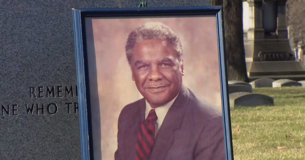 Wreath laying ceremony held for Mayor Harold Washington - CBS Chicago