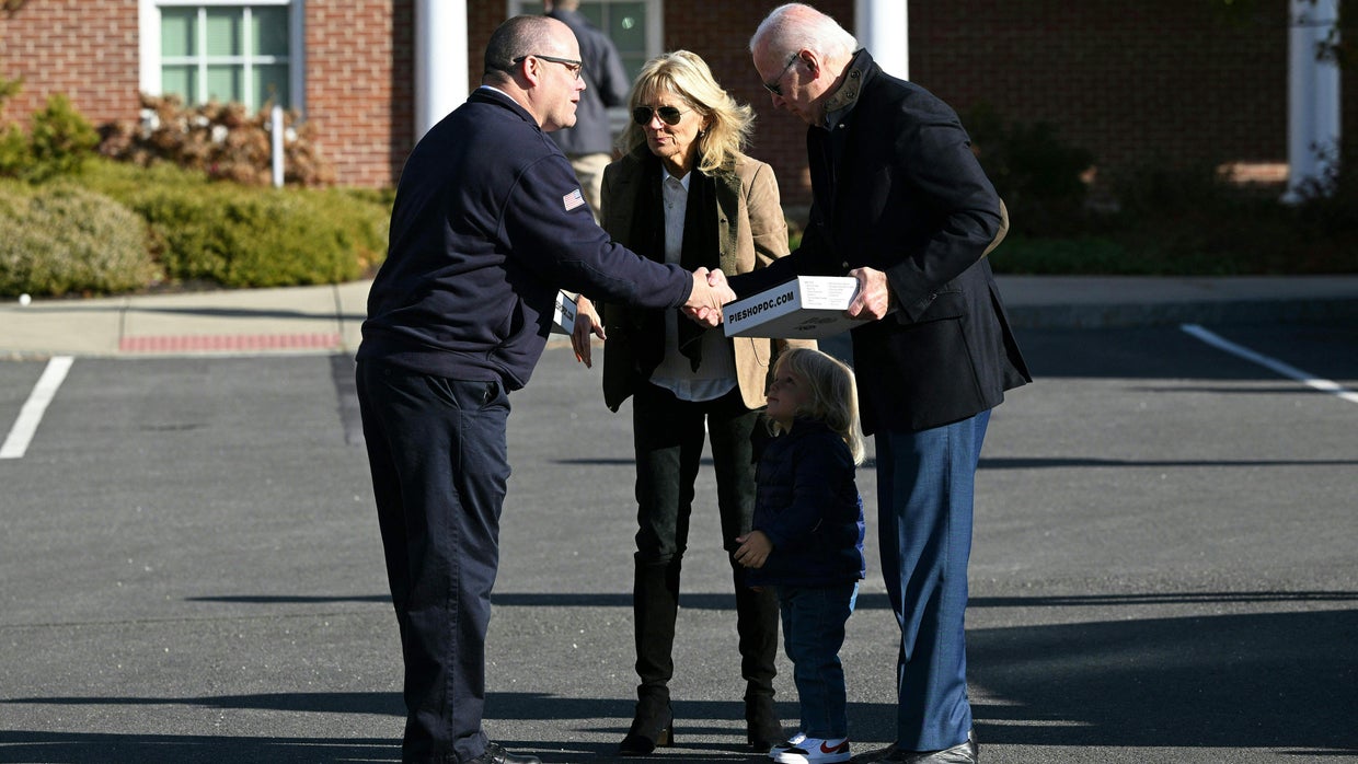 President Biden brings Thanksgiving pies to Nantucket firefighters ...