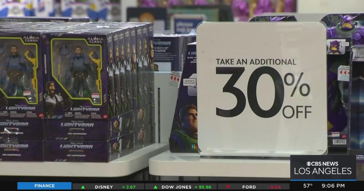 Shoppers line up at Citadel Outlets in Commerce for Black Friday ...