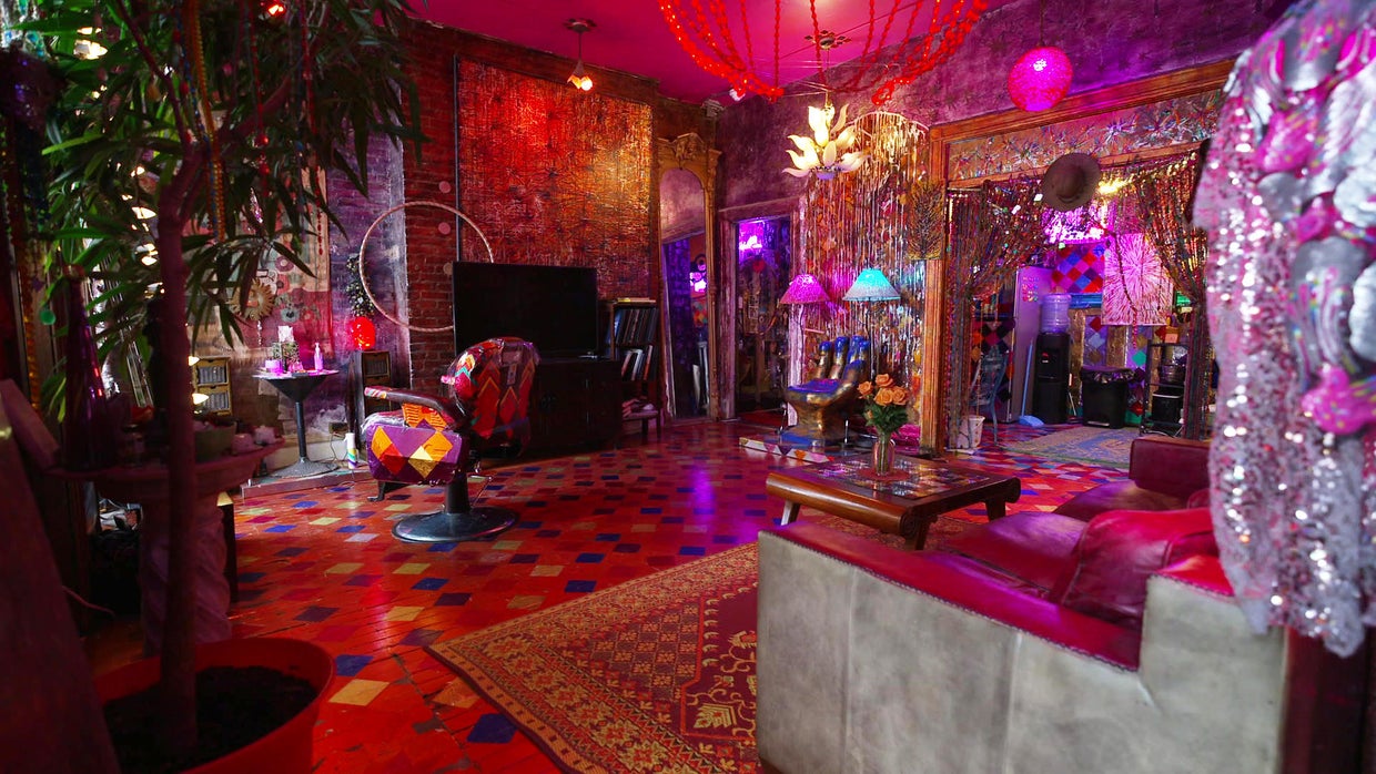 The Chelsea Hotel: Inside an urban utopia - CBS News