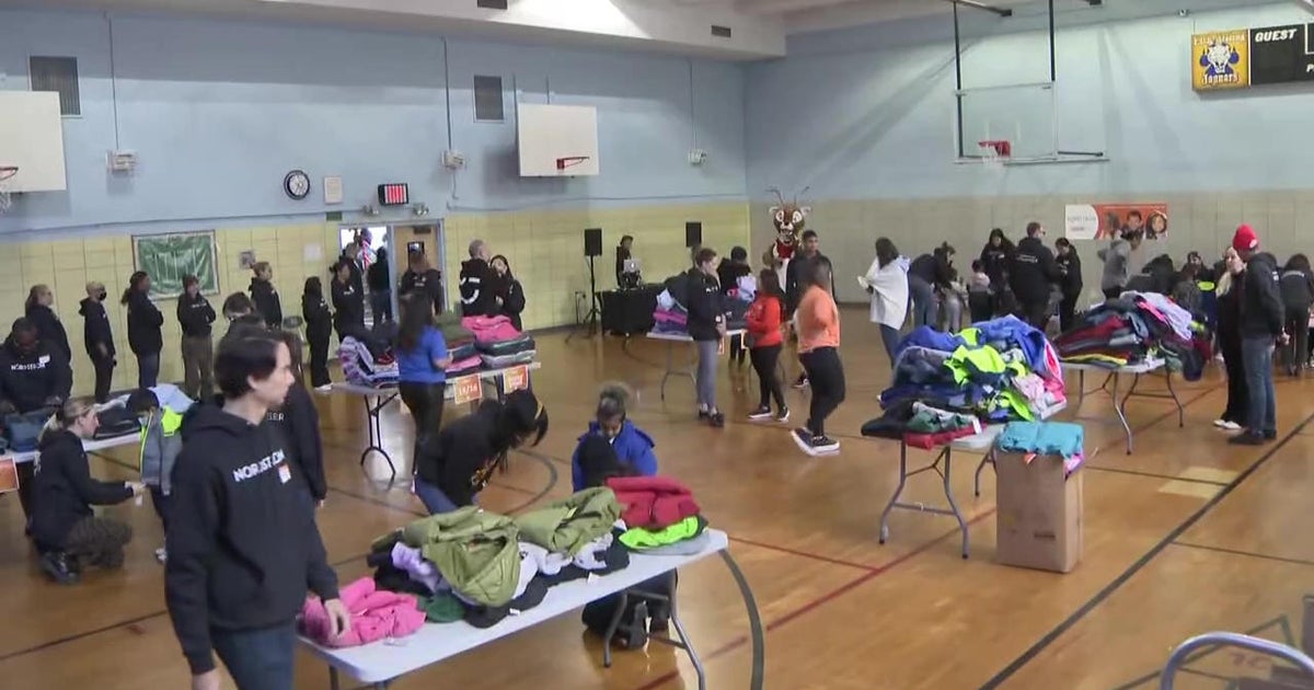 Operation Warm brings coats to students in need on Giving Tuesday - CBS New York