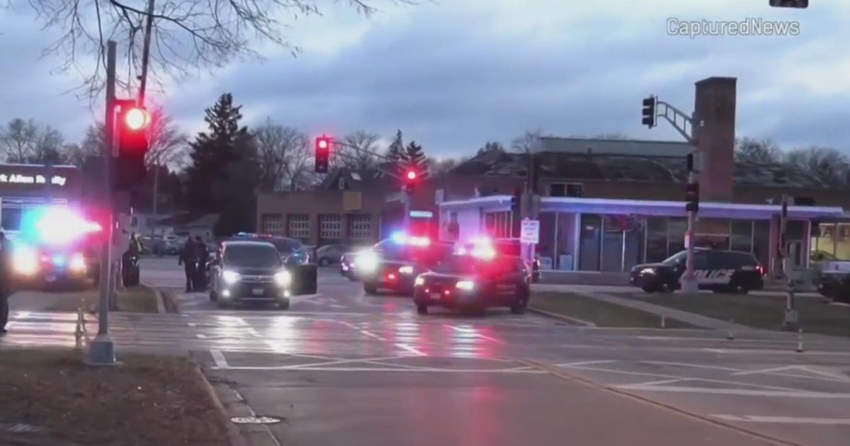 Pedestrian hit by Metra UP-NW train near Arlington Heights - CBS Chicago