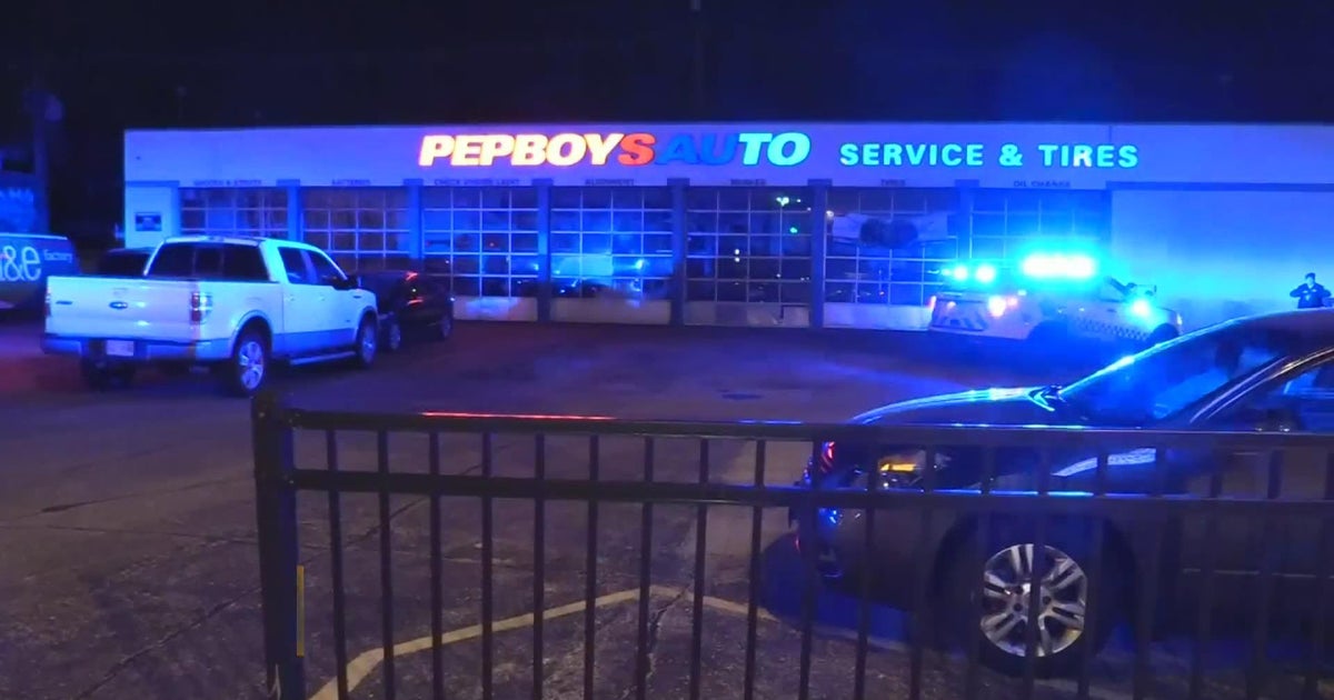 Break-in at Pep Boys in Portage Park - CBS Chicago
