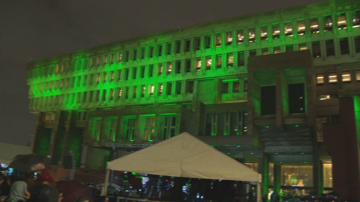 Boston turns out to welcome Prince and Princess of Wales at City Hall ...
