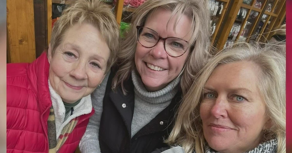 Meet us at the Market: Indiana nurses continue tradition - CBS Chicago