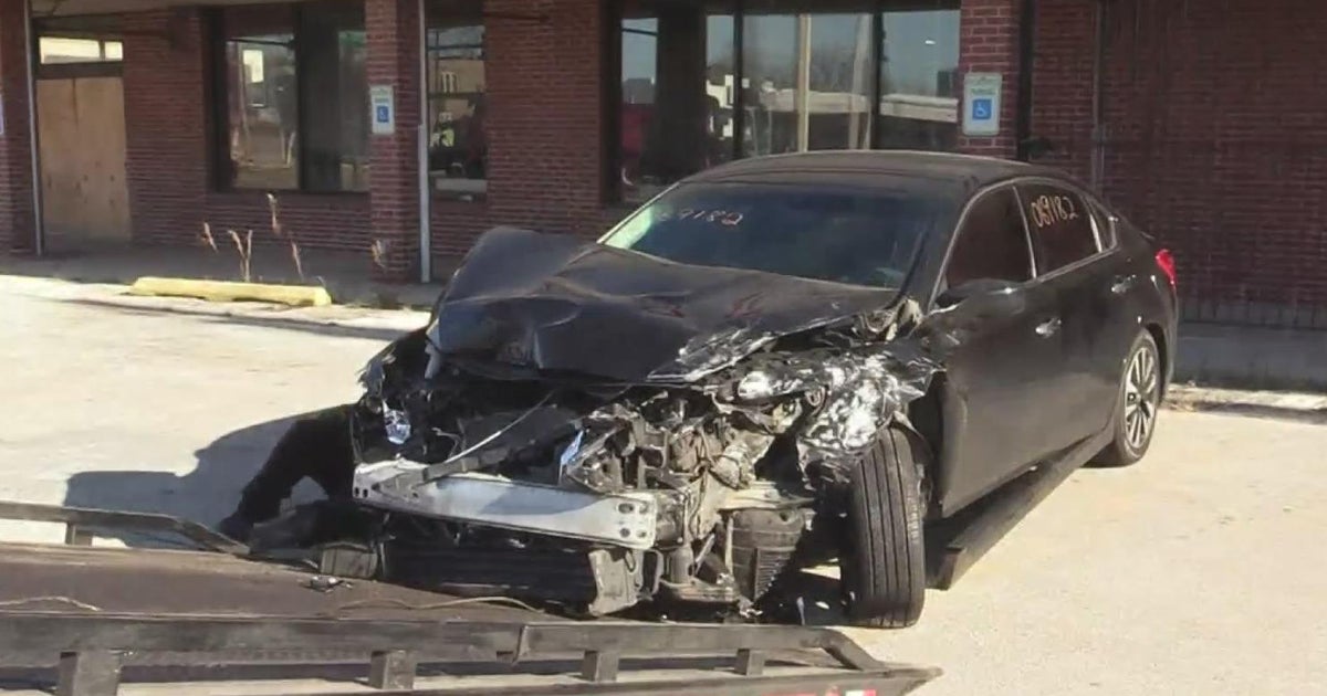 CPD officer among 3 hurt in multi vehicle crash with CTA bus - CBS Chicago