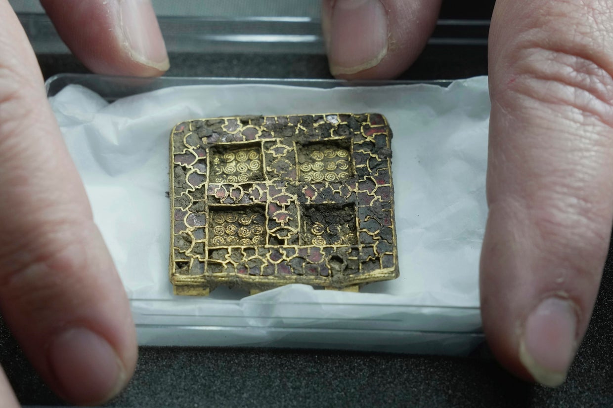 U.K. archaeologists unearth 7th century treasures owned by woman who ...