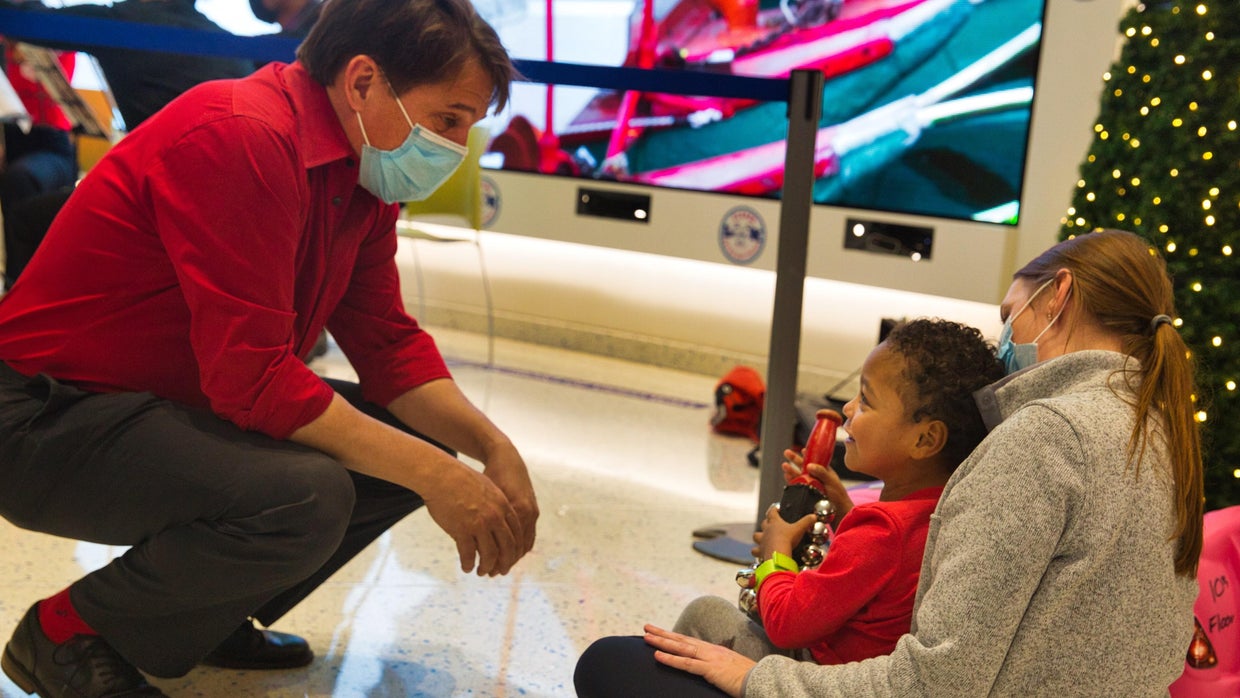 Boston Pops surprise patients at local hospitals with holiday music ...