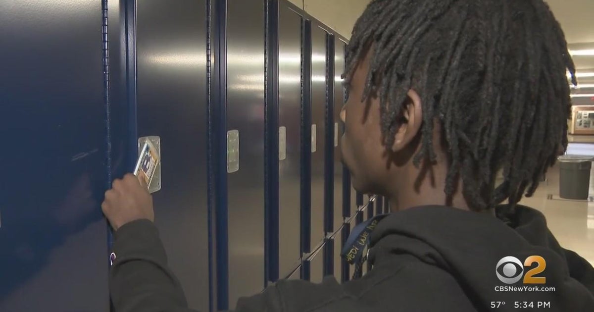 Long Island school district gives lockers a high-tech upgrade - CBS New ...