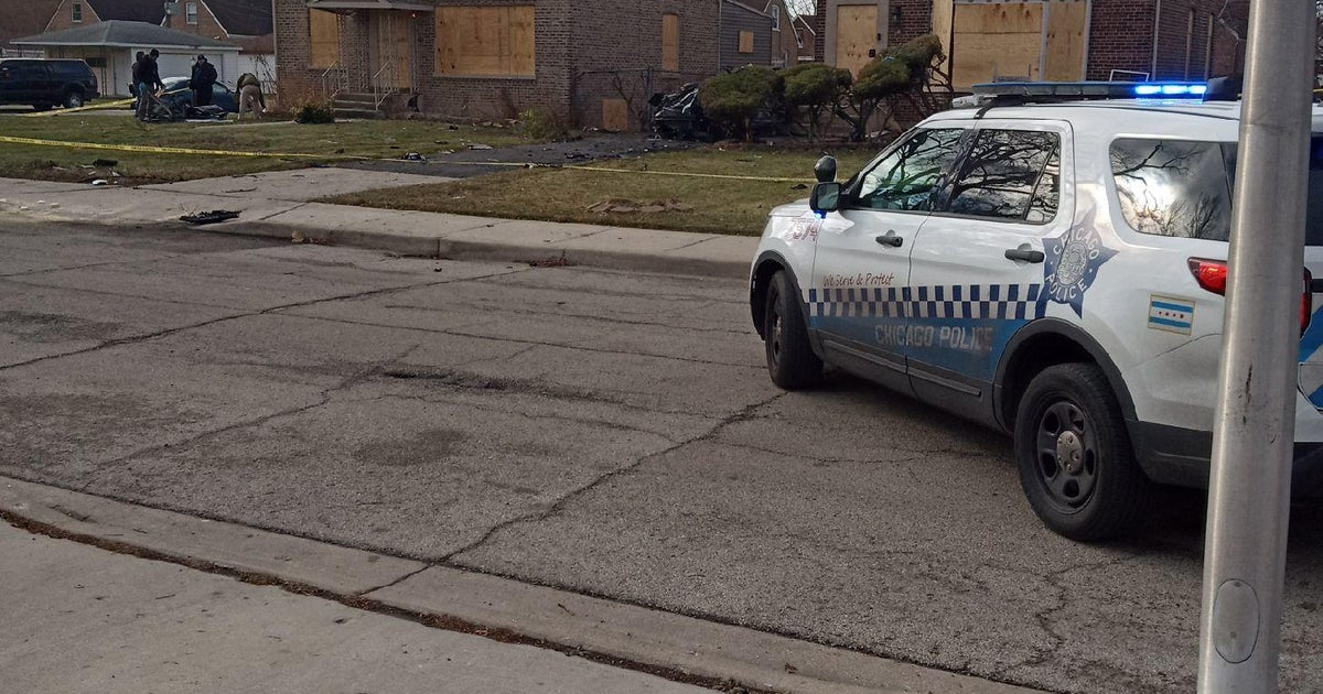 Car explodes in Chicago's Morgan Park neighborhood - CBS Chicago