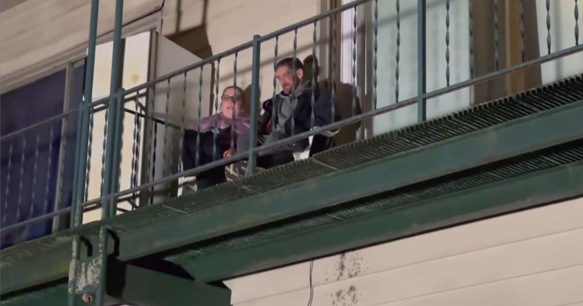 Heat, gas, hot water restored to Hammond, Indiana building - CBS Chicago