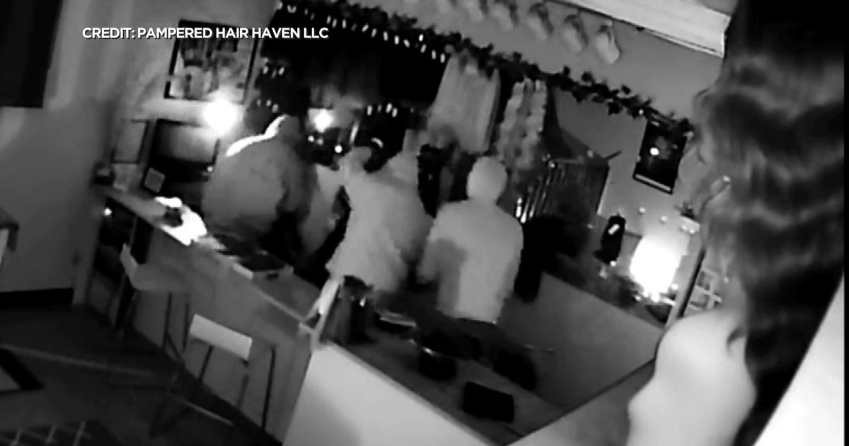 Burglars Steal More Than 15 000 In Hair Extensions From Twin Cities
