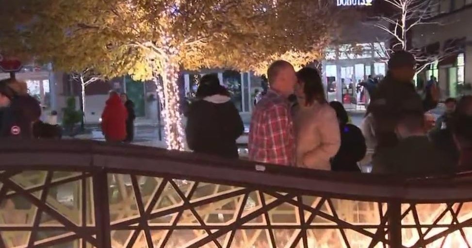 KOP Town Center introduces Winterfest after dark - CBS Philadelphia