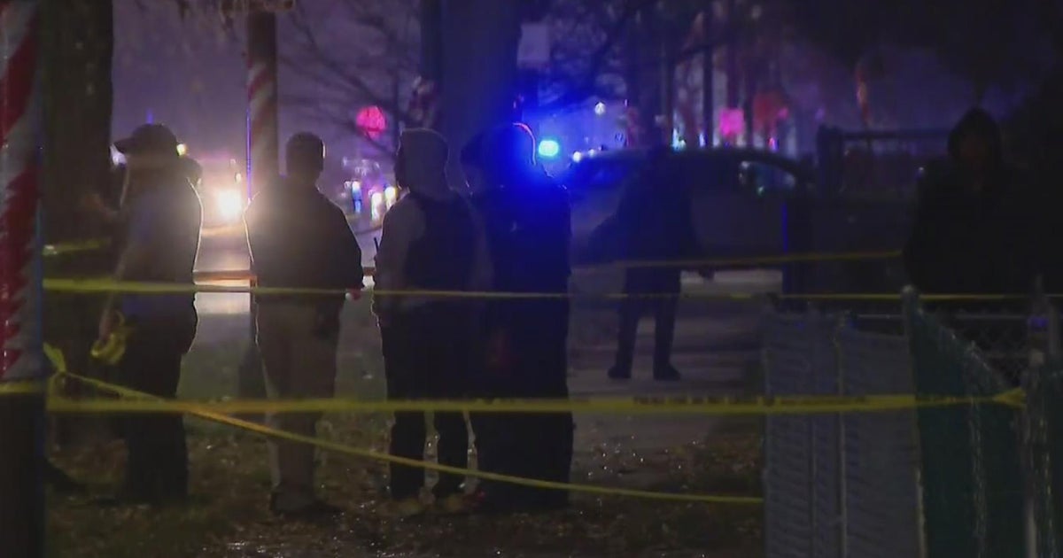 Multiple felony charges for man accused of stabbing officer - CBS Chicago