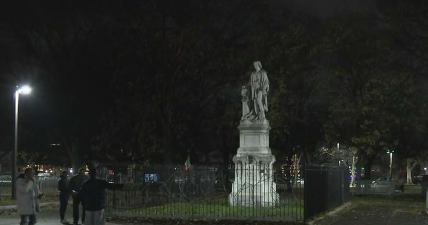 Box removed from Christopher Columbus statue in South Philadelphia - CBS Philadelphia