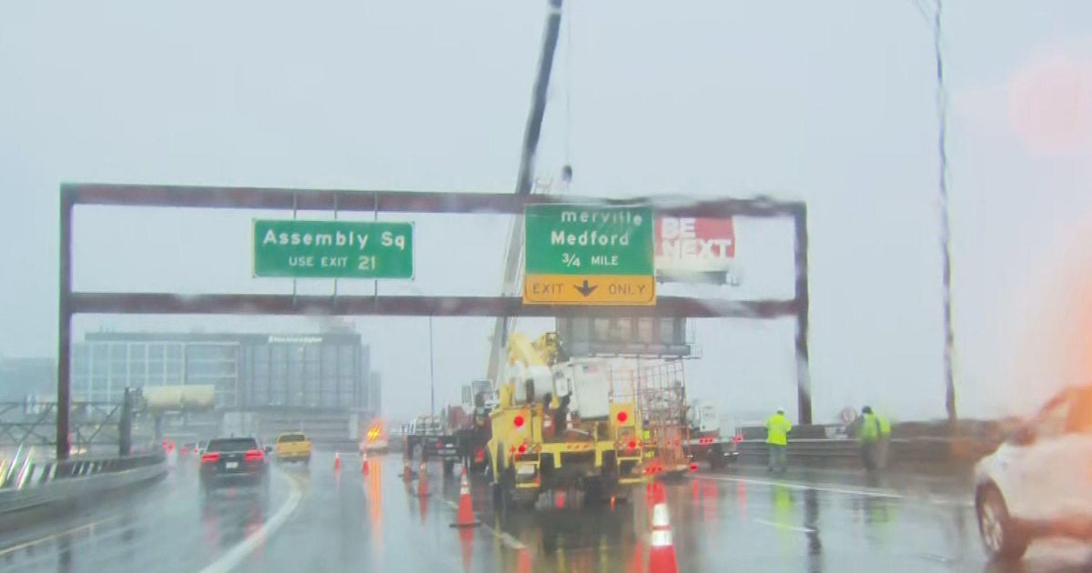 Highway sign falls onto I-93 in Somerville, hits driver - CBS Boston