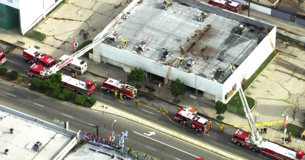 Firefighters battle blaze at empty North Hollywood warehouse - CBS Los ...
