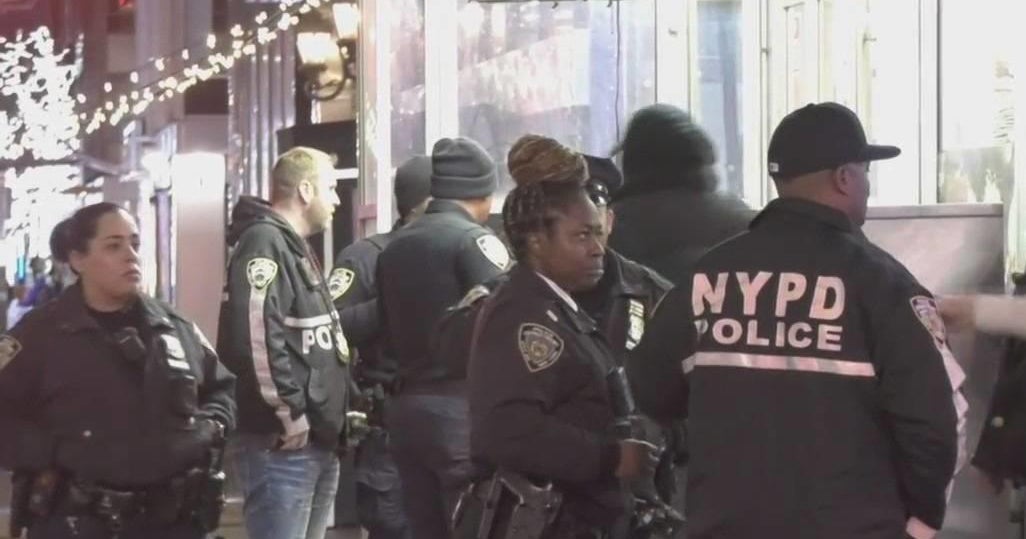 Woman stabbed to death at Project Renewal shelter in Manhattan - CBS ...