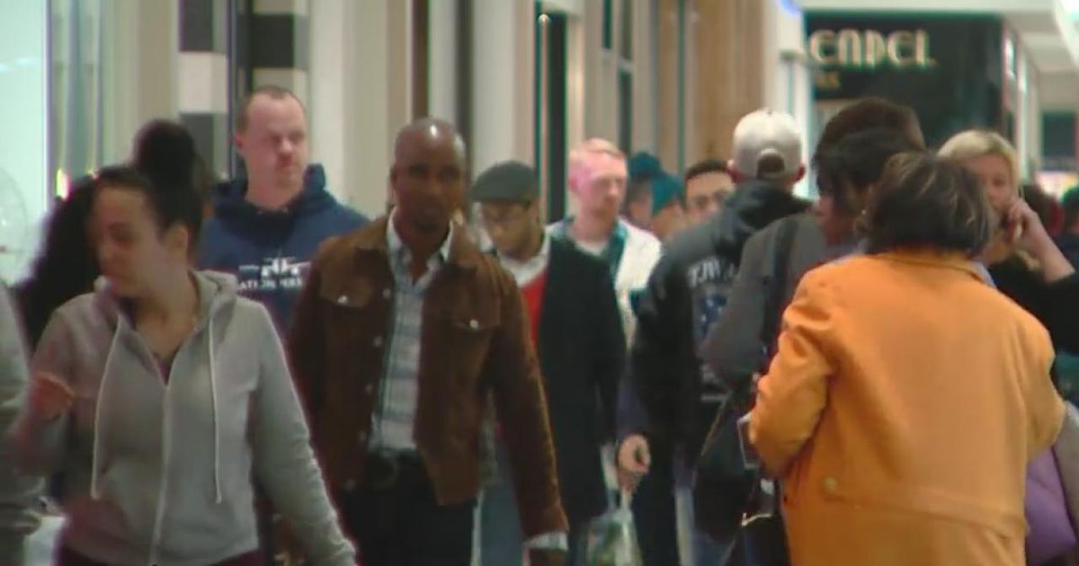 Super Saturday: Shoppers out on last weekend before Christmas - CBS ...