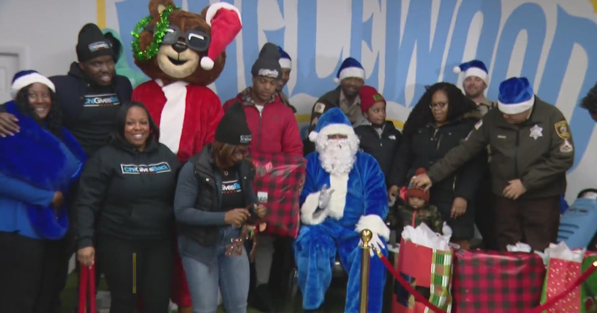 Police and sheriff's officers deliver gifts for Operation Chicago Blue ...