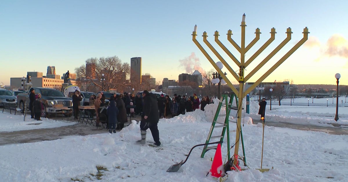 Start of Hanukkah marked by Menorah lighting outside Minnesota Capitol ...