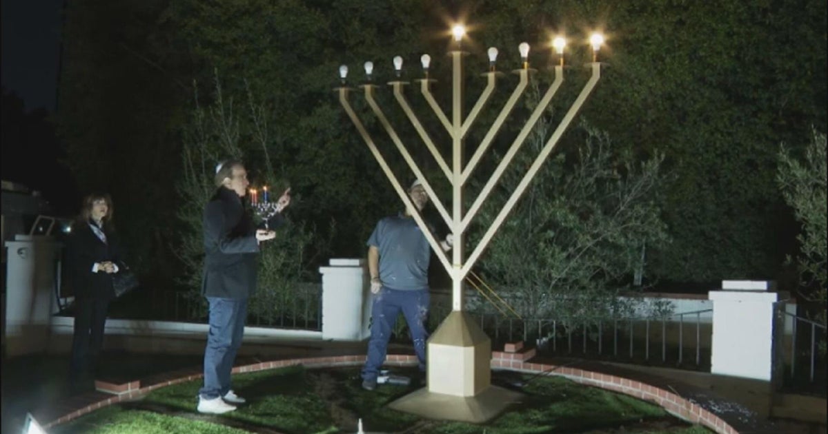 Man booked for hate crime after Beverly Hills menorah defaced - CBS Los ...