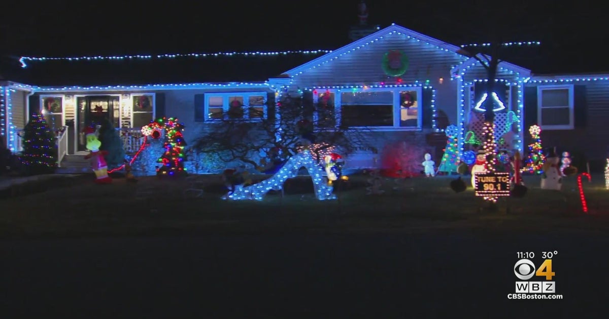 Merrimack Valley brothers compete for best holiday light display - CBS ...